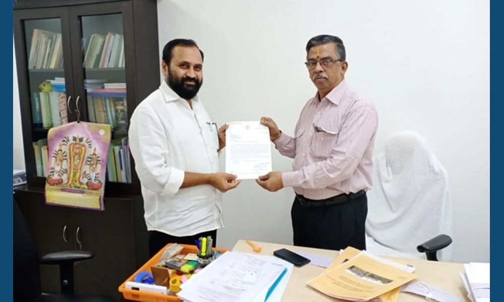 కనెక్ట్ టు ఆంధ్రా : తన ఐదేళ్ల జీతాన్ని విరాళంగా ఇచ్చేసిన ఎమ్మెల్యే