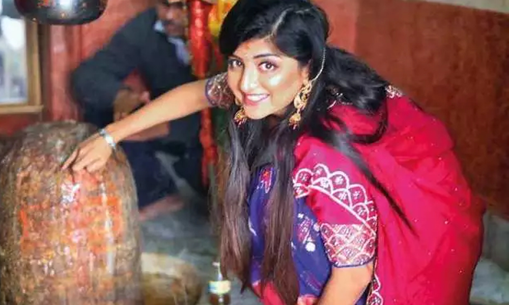 పాకిస్థాన్‌లోని ఆలయంలో శివ పూజ చేసిన పూనమ్ కౌర్ | poonam kaur performed ...