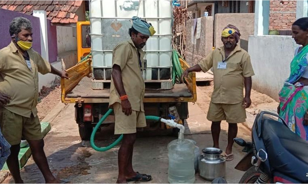 సొంత ఖర్చులతో మినరల్ వాటర్ అందించిన పారిశుద్ద్య కార్మికులు | Municipal ...