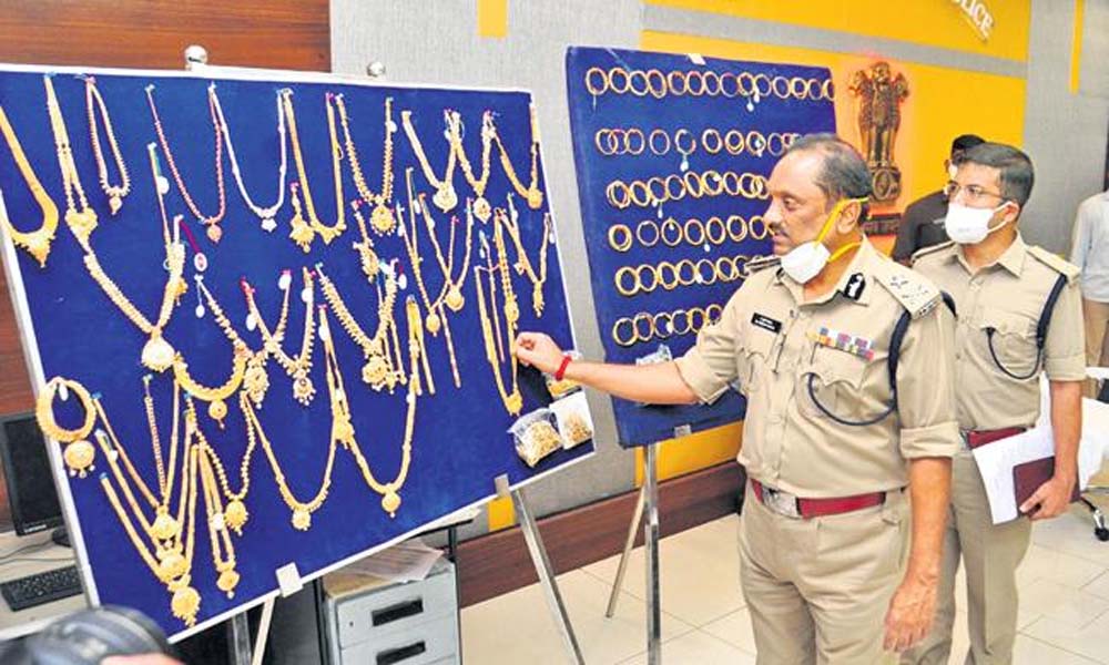 Police Traced Gold Theft Case: బంగారం చోరి కేసును చేధించిన పోలీసులు ...