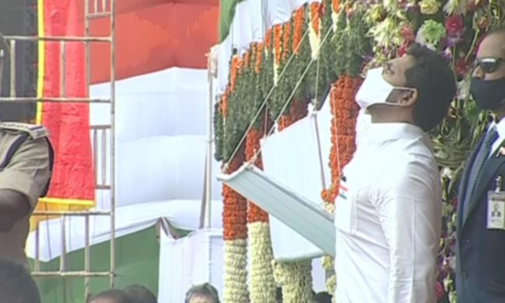 Independence Day 2020: జాతీయ జెండా ఆవిష్కరించిన సీఎం జగన్ ...