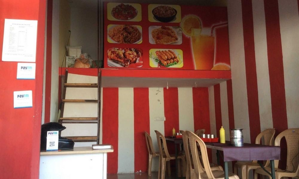 ఫాస్ట్ ఫుడ్ సెంటర్ ను నిర్వహిస్తున్న ఉన్నత విద్యావంతుడు | An educated ...