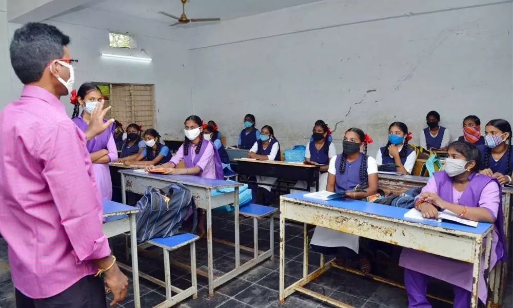 AP Inter Colleges: జూనియర్‌ కాలేజీలకు సెలవులు..కొత్త షెడ్యూల్‌ పై ...