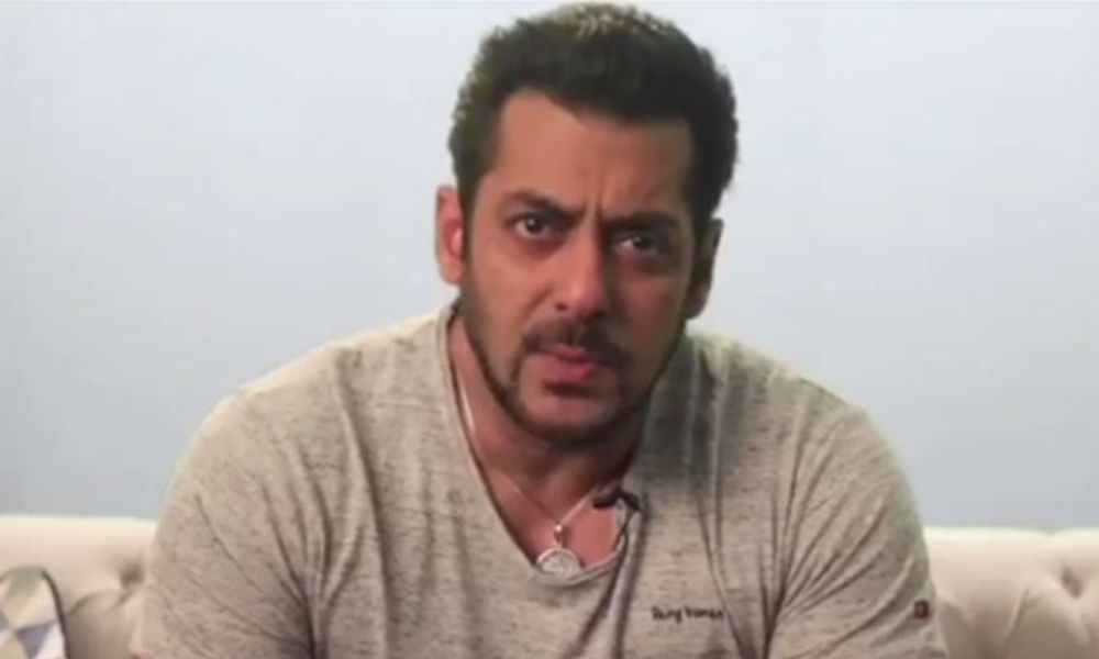 Salman Khan: బాలీవుడ్‌ హీరో సల్మాన్‌ఖాన్‌కు పాముకాటు | Bollywood Star ...