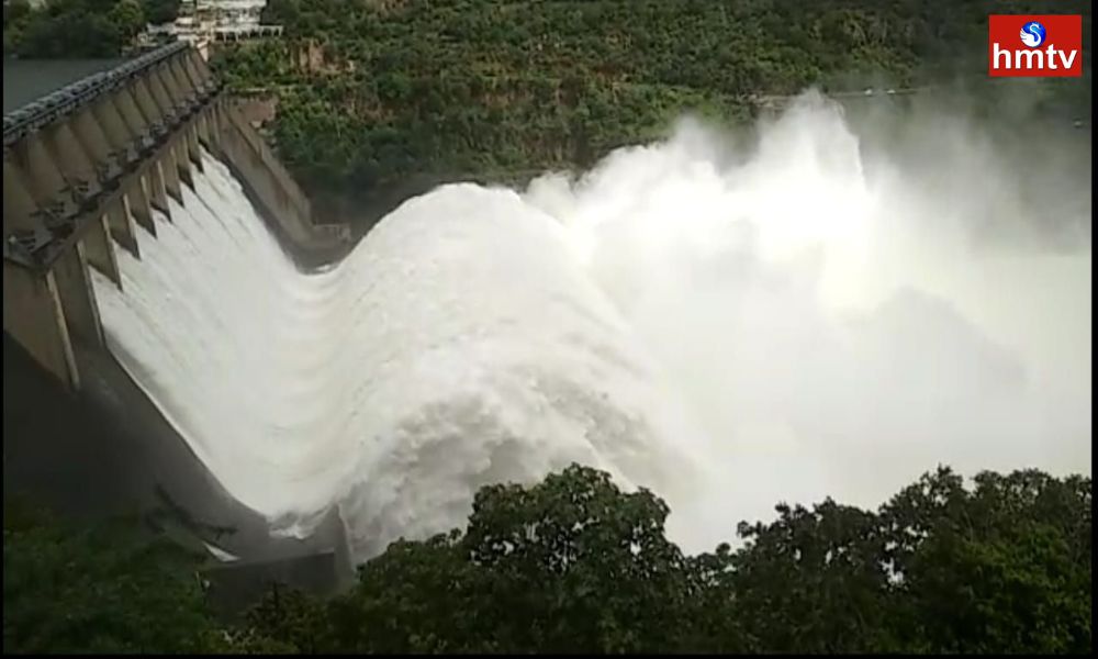 శ్రీశైలం ప్రాజెక్ట్‌కు కొనసాగుతున్న వరద | Ongoing Flood to Srisailam ...