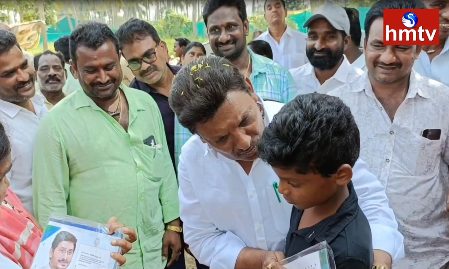 Grandhi Srinivas: చదువుకుంటానని బాలుడితో మాట తీసుకున్న ఎమ్మెల్యే ...