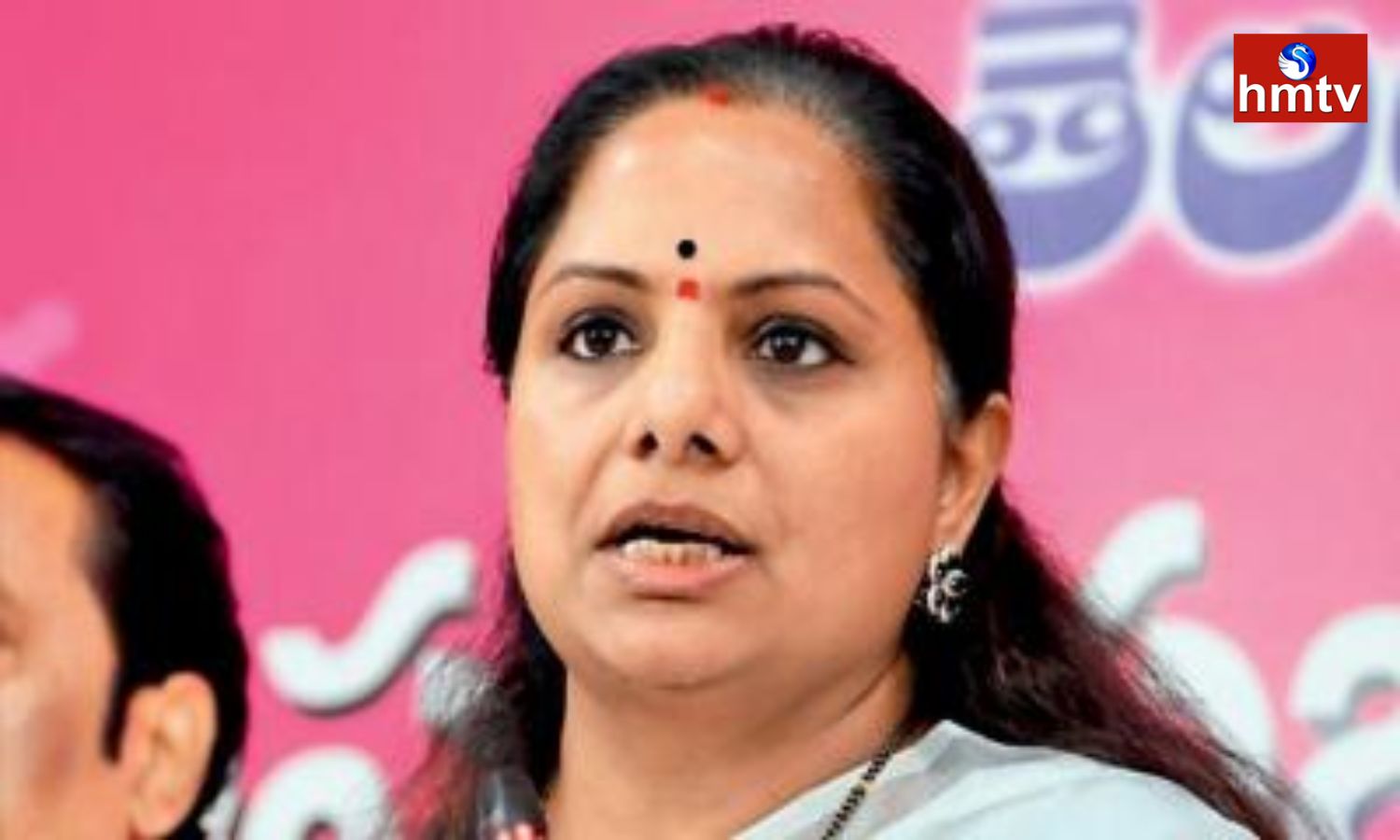 Kavitha: రాజగోపాల్‌ అన్న.. తొందరపడకు.. మాట జారకు | MLC Kavitha Counter to Komatireddy Raj Gopal ...