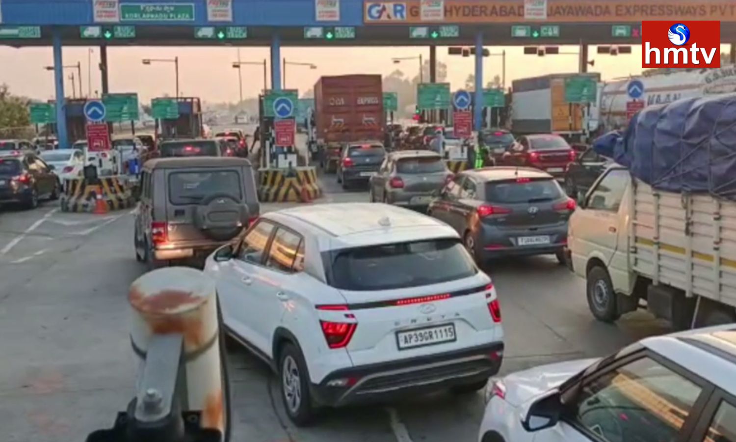 TollPlaza: హైదరాబాద్ విజయవాడ హైవేపై రద్దీ | Traffic On Hyderabad ... TollPlaza: హైదరాబాద్ విజయవాడ హైవేపై రద్దీ | Traffic On Hyderabad ...