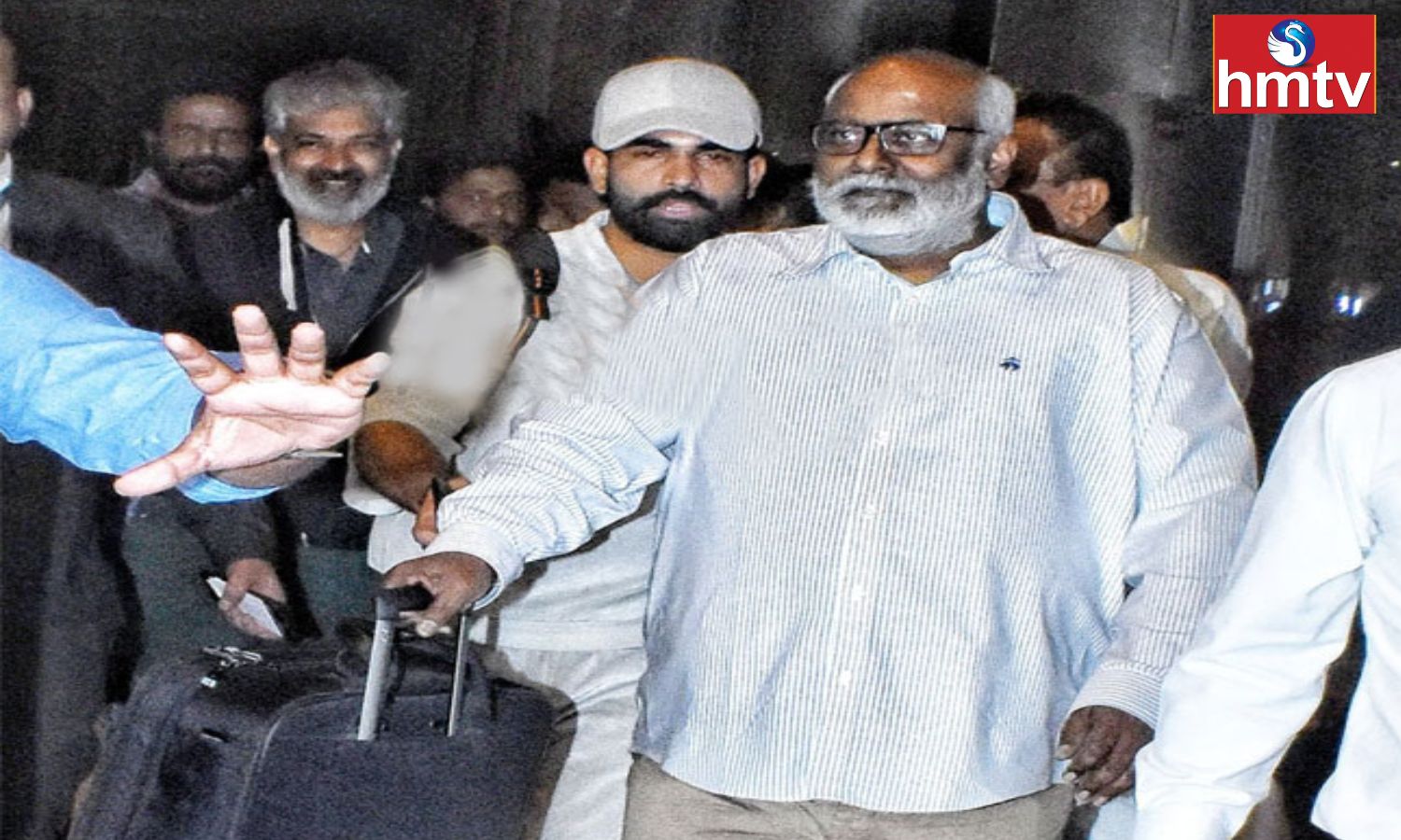 RRR: హైదరాబాద్ చేరుకున్న ఆర్ఆర్ఆర్‌ టీమ్ | RRR Team Reached Hyderabad