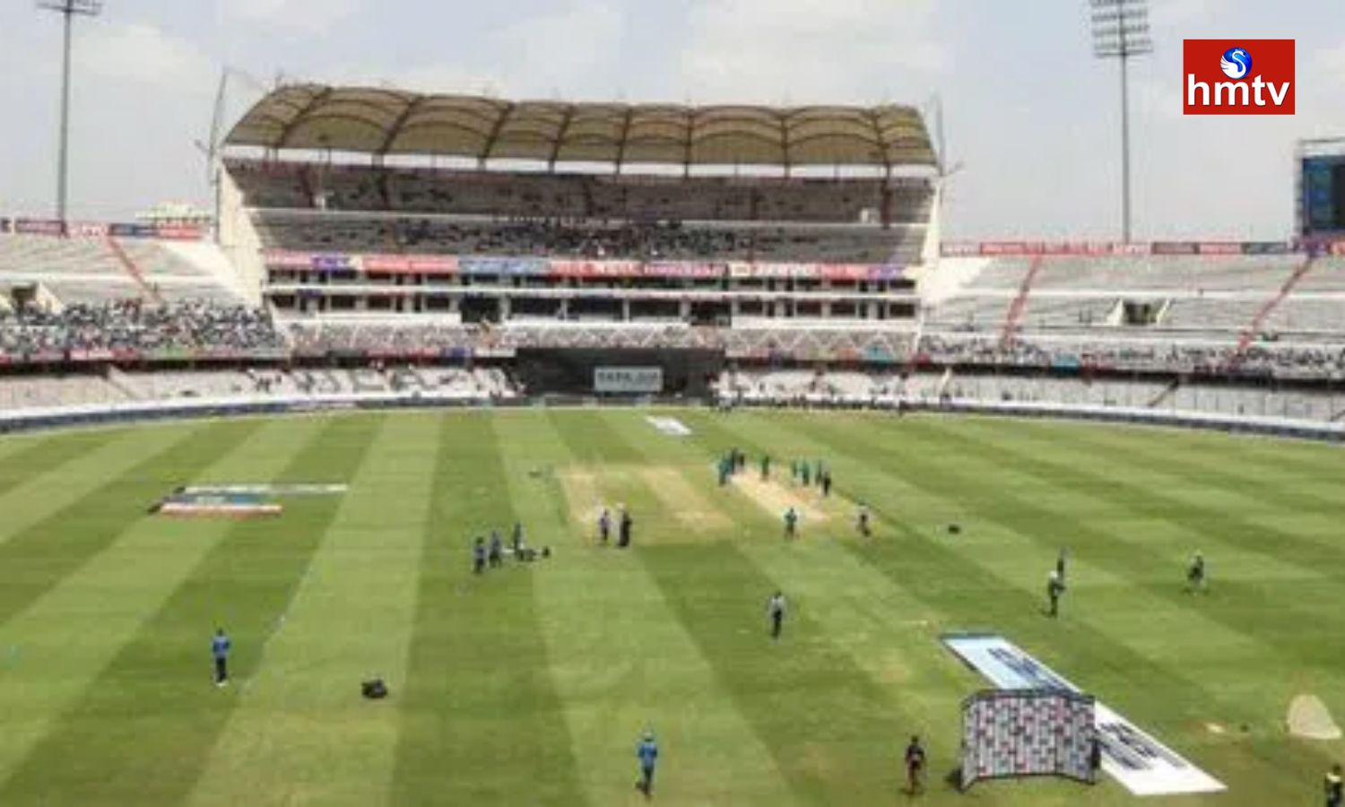 Uppal Stadium: ఉప్పల్ స్టేడియం వద్ద సందడి.. భారీగా తరలివచ్చిన క్రికెట్ ...
