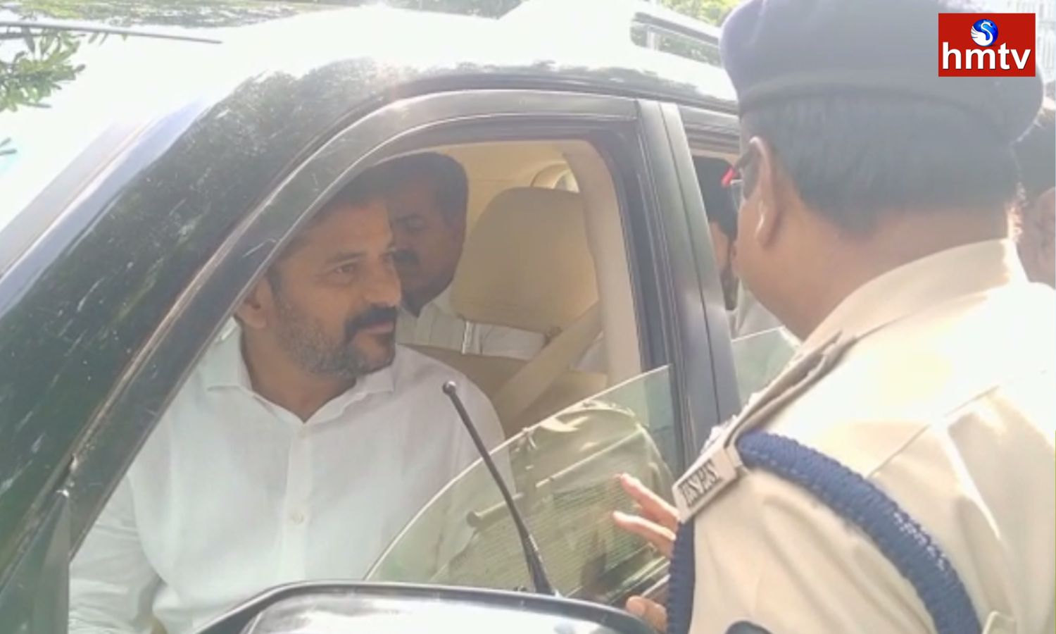 Revanth Reddy: సచివాలయంలోకి రేవంత్కు అనుమతి లేదంటున్న పోలీసులు ... Revanth Reddy: సచివాలయంలోకి రేవంత్కు అనుమతి లేదంటున్న పోలీసులు ...