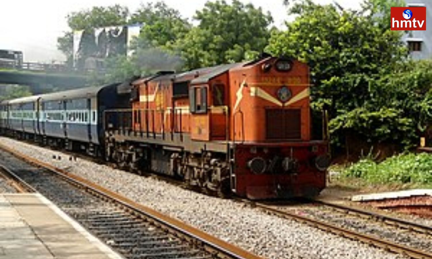 Reverse Train: కిలోమీటర్ వెనక్కి నడిచిన రైలు..ఎక్కడంటే? | Train Moves Kilometer in Reverse