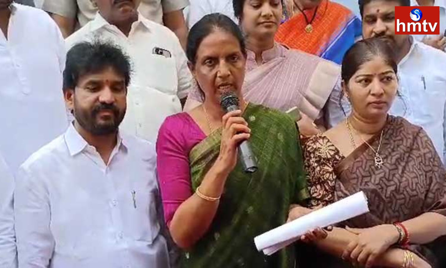 Sabitha Indra Reddy: బాసరలో జరుగుతున్న విద్యార్థుల వరుస ఆత్మహత్యలు ...