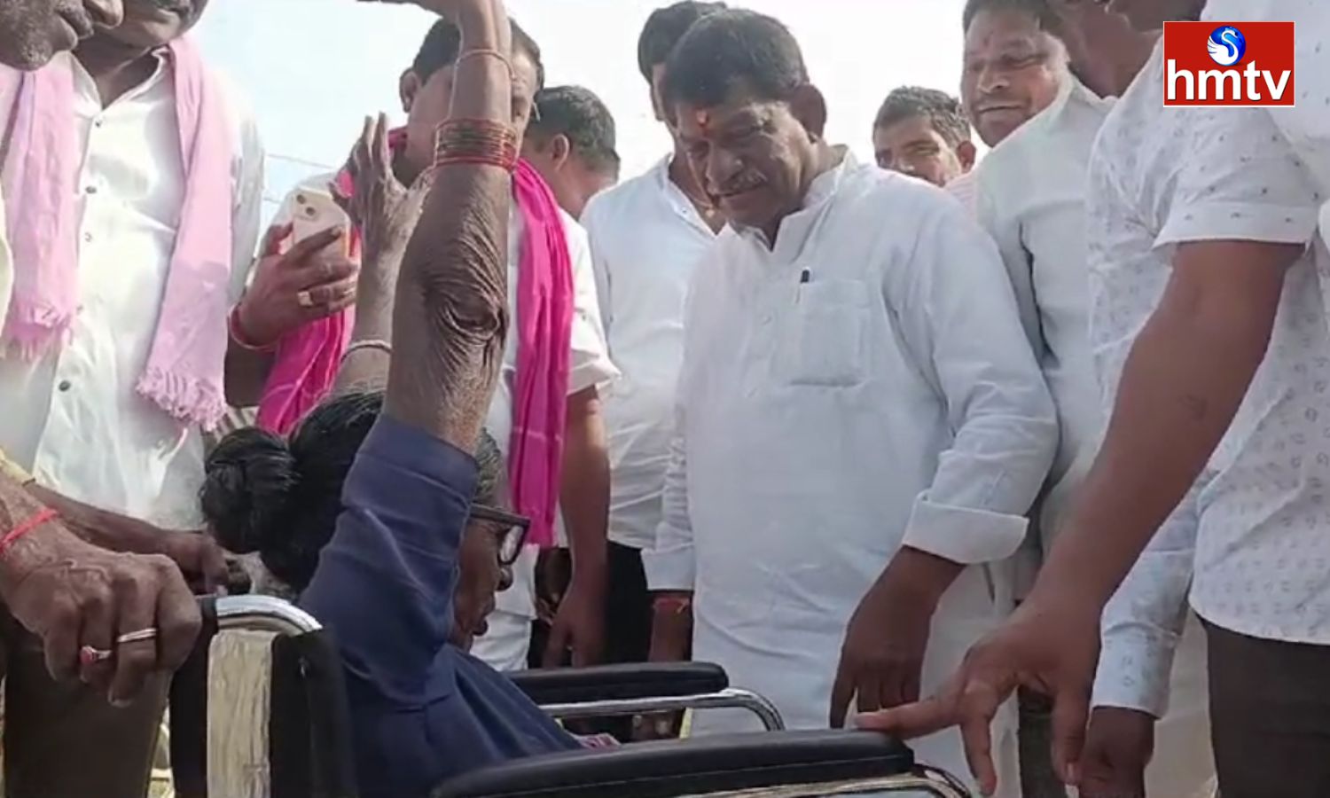 Vittal Reddy: వృద్ధురాలిని ఎవరికి ఓటు వేశావని అడిగిన విఠల్‌రెడ్డి ...