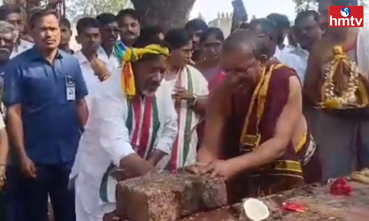 Bhatti Vikramarka: రాష్ట్రంలోని దేవాలయాలకు పూర్వ వైభవం తీసుకొస్తాం ... Bhatti Vikramarka: రాష్ట్రంలోని దేవాలయాలకు పూర్వ వైభవం తీసుకొస్తాం ...
