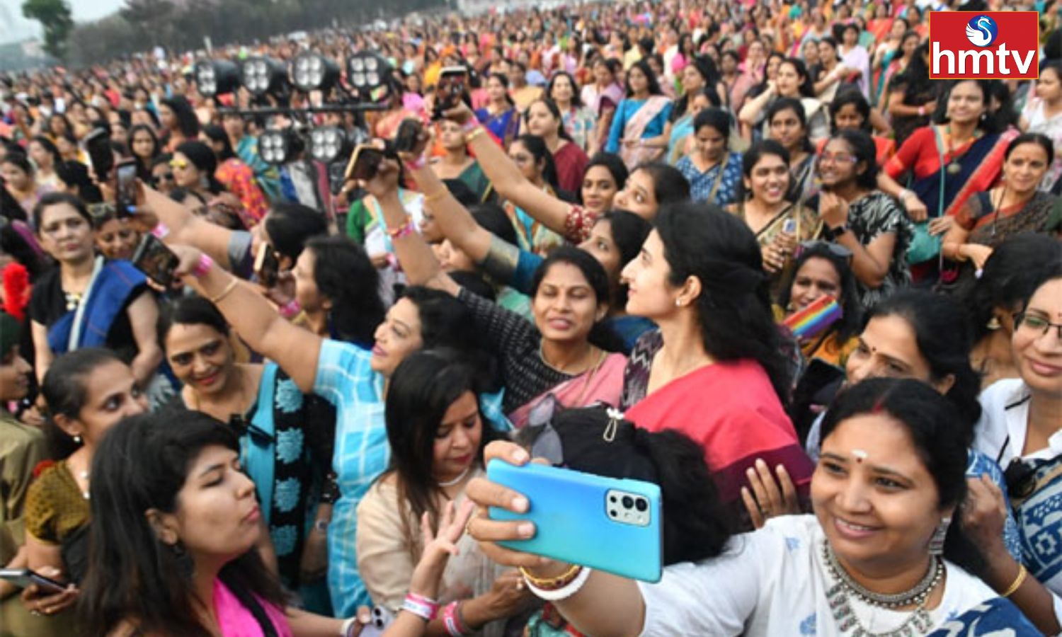 Hyderabad: పీపుల్స్‌ ప్లాజాలో శారీ రన్‌.. పాల్గొన్న నారా బ్రాహ్మణి ...